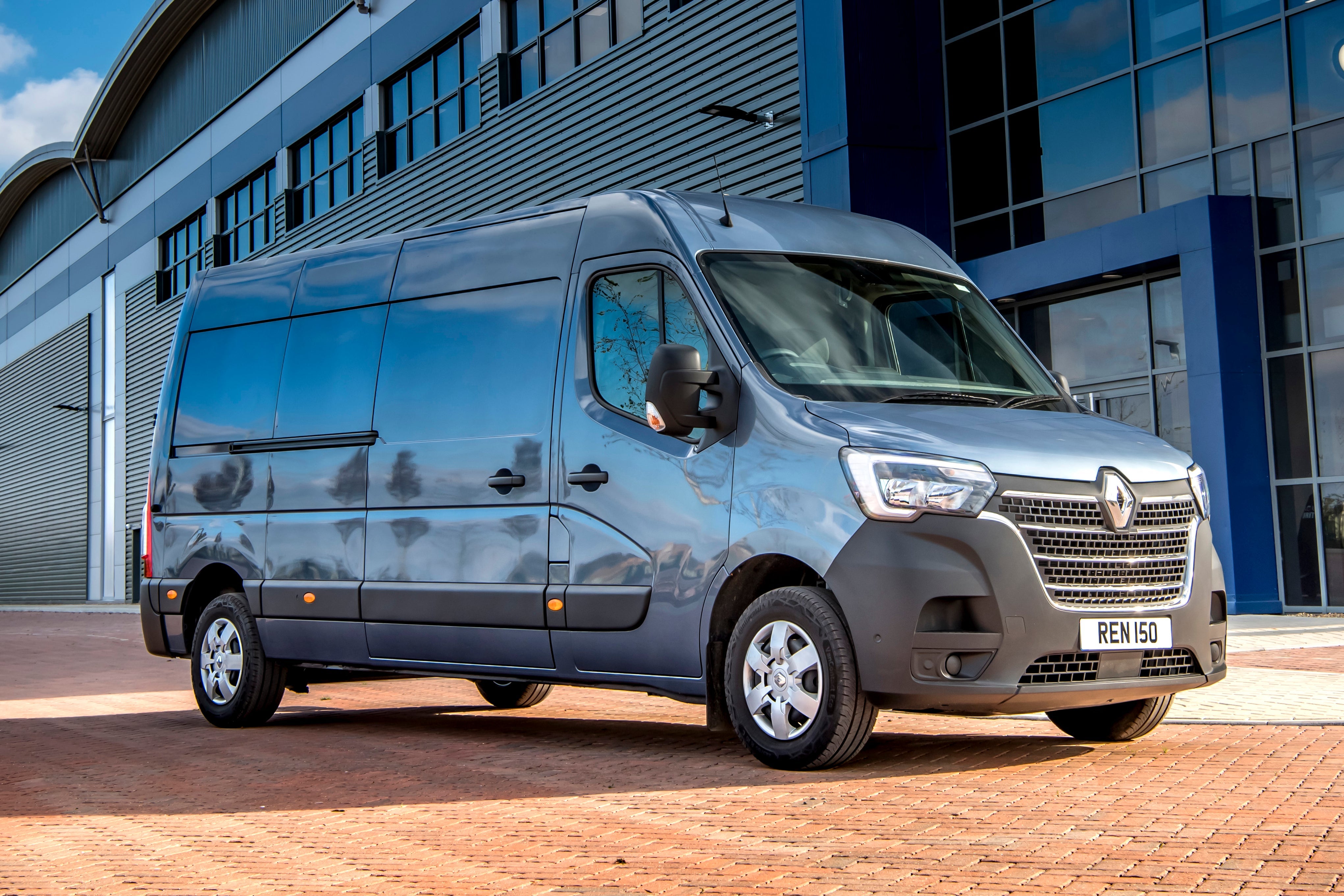 Renault Master Review 2023 | heycar