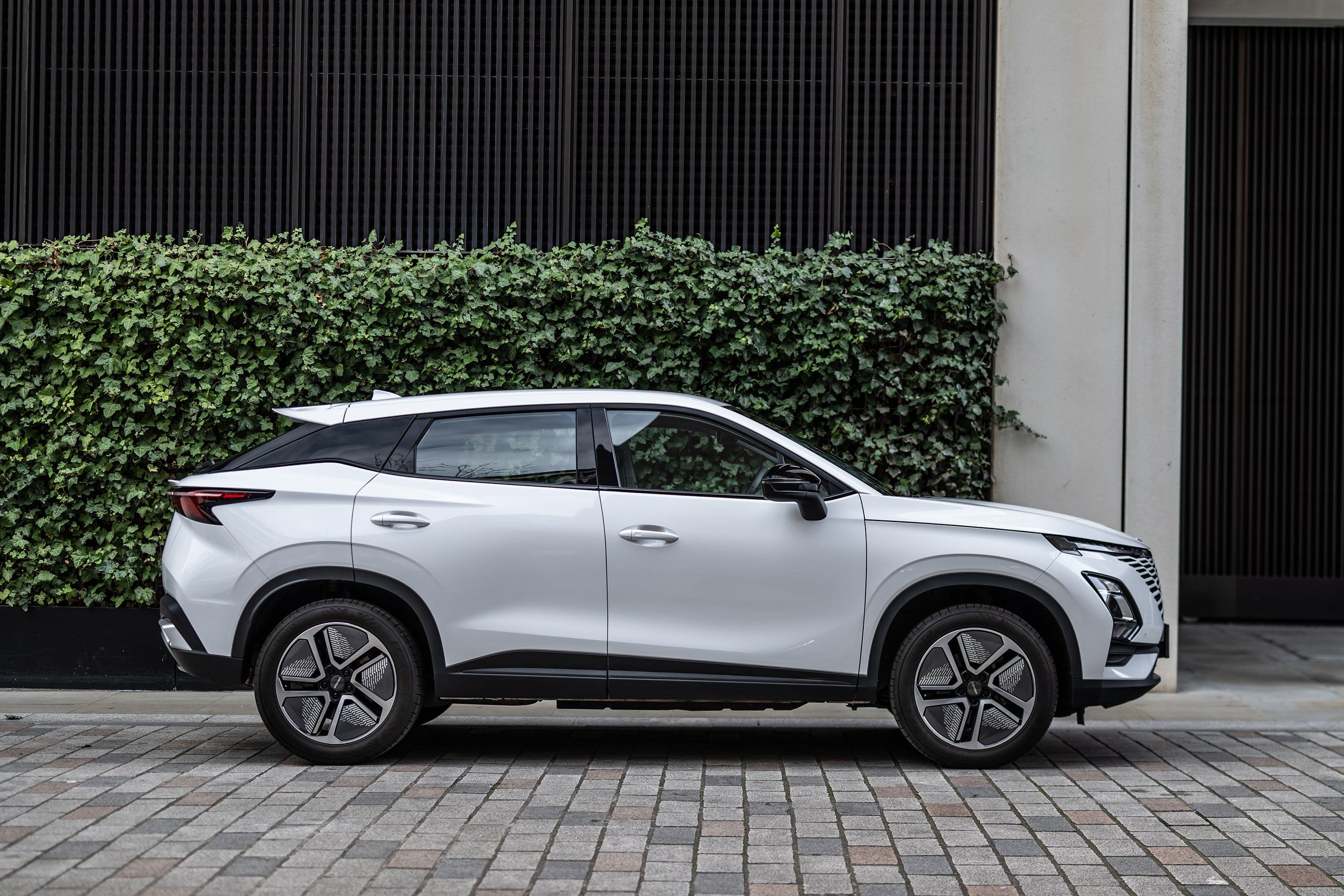 Omoda 5 Review 2025: Price, specs & boot space | heycar UK