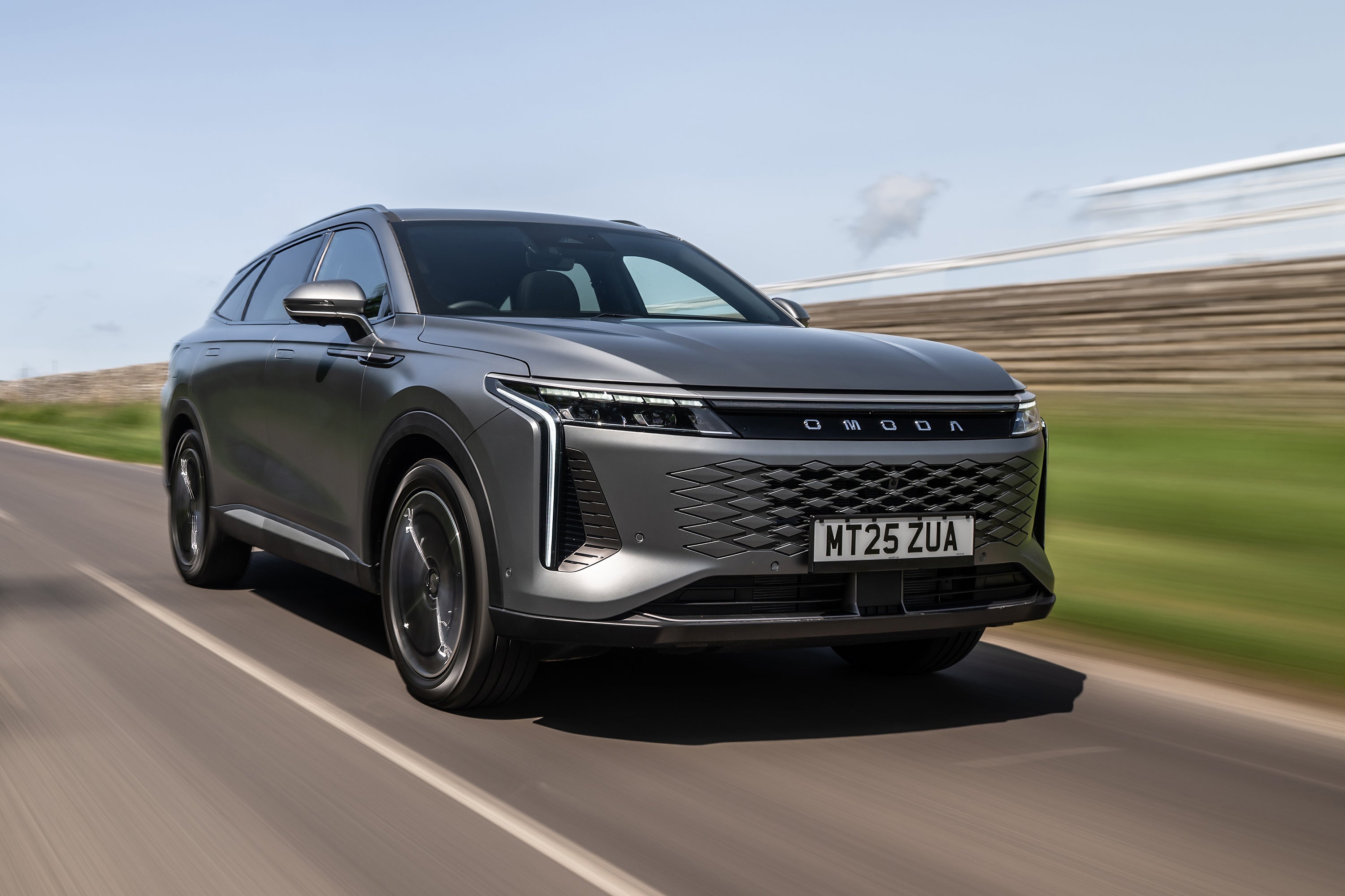 Omoda 9 Review 2025: Price, specs & boot space | heycar UK