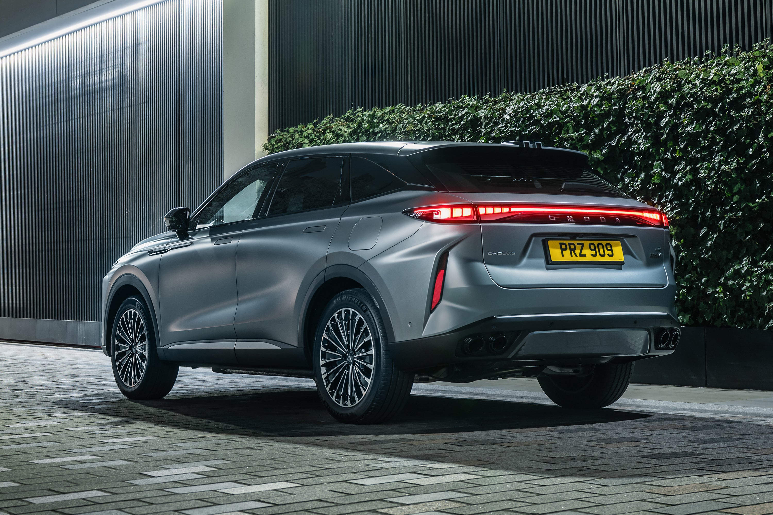 Omoda 9 Review 2025: Price, specs & boot space | heycar UK