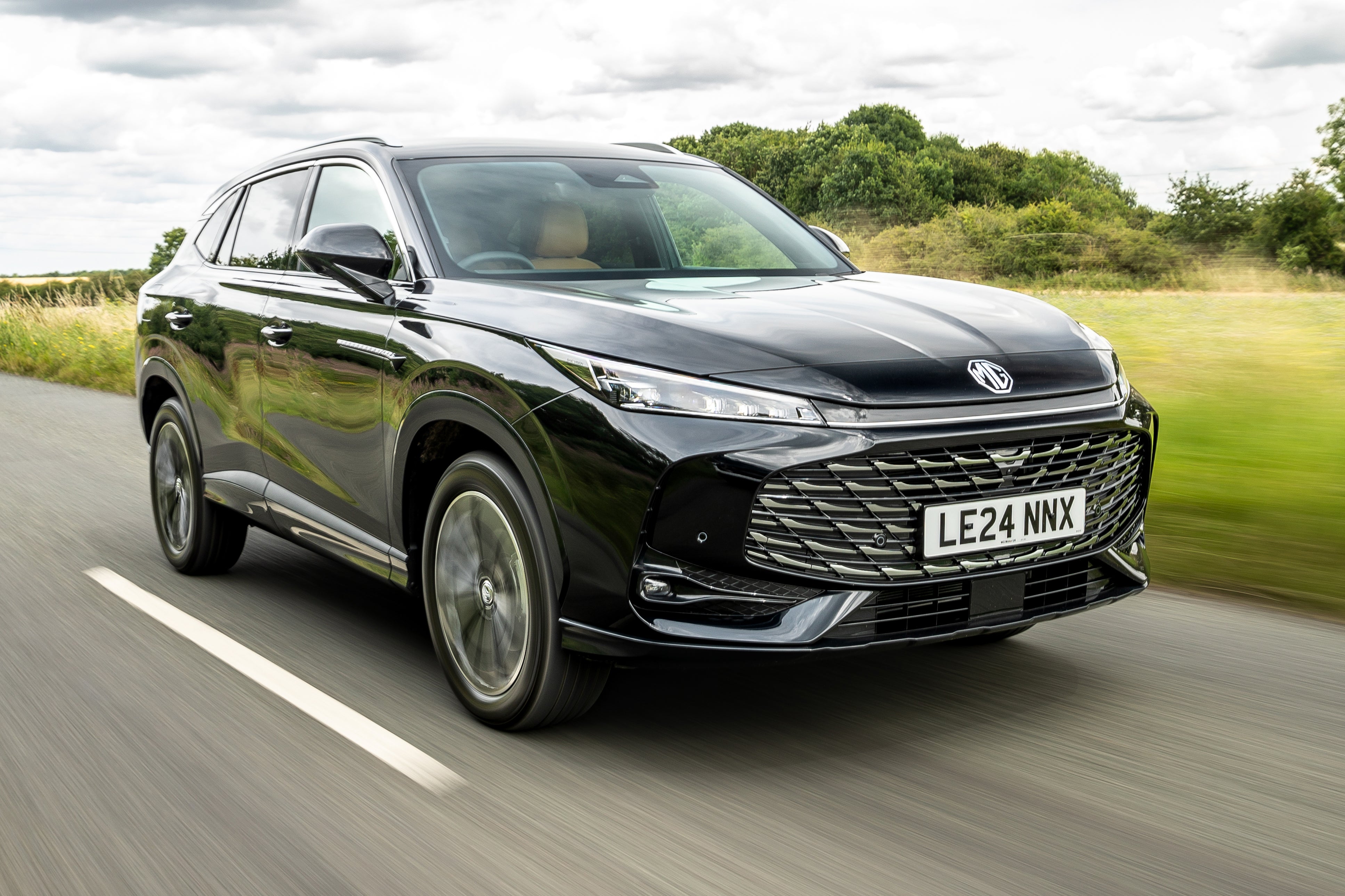 MG HS Review 2026: Price, specs & boot space | heycar UK