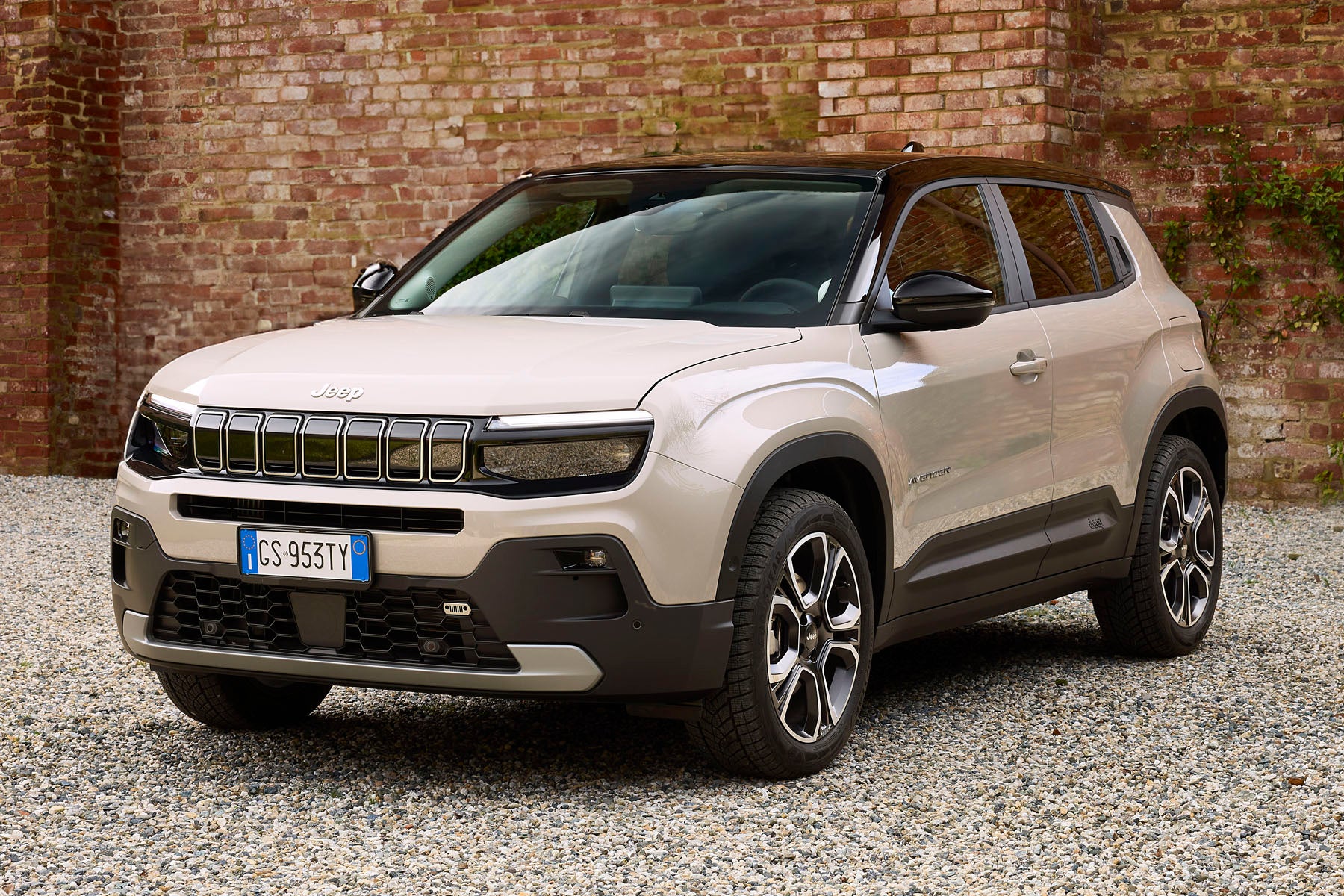 Jeep Avenger e-Hybrid Review 2026: Price, specs & boot space | heycar UK
