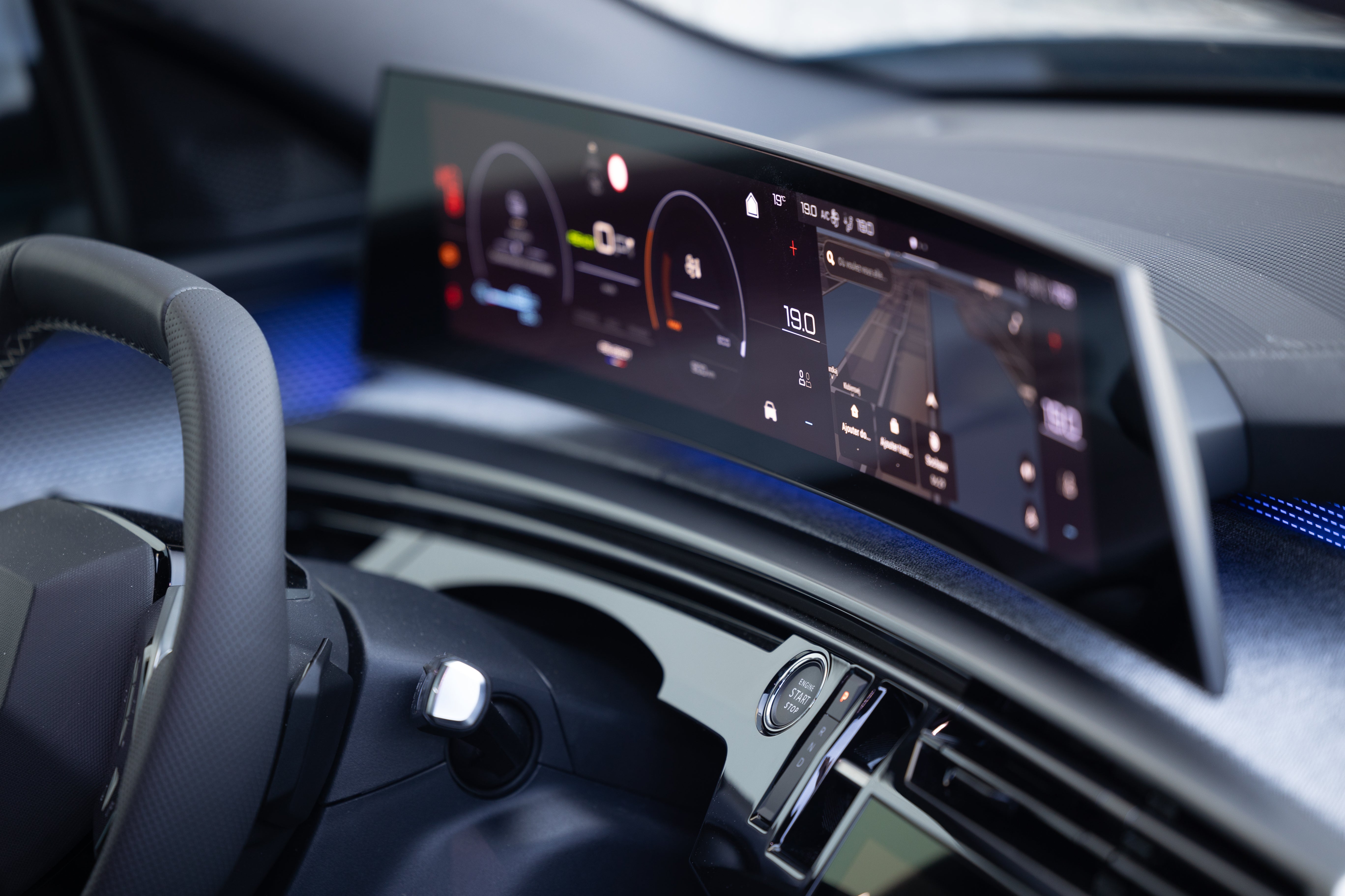 Peugeot e-5008 Review 2024 | heycar UK