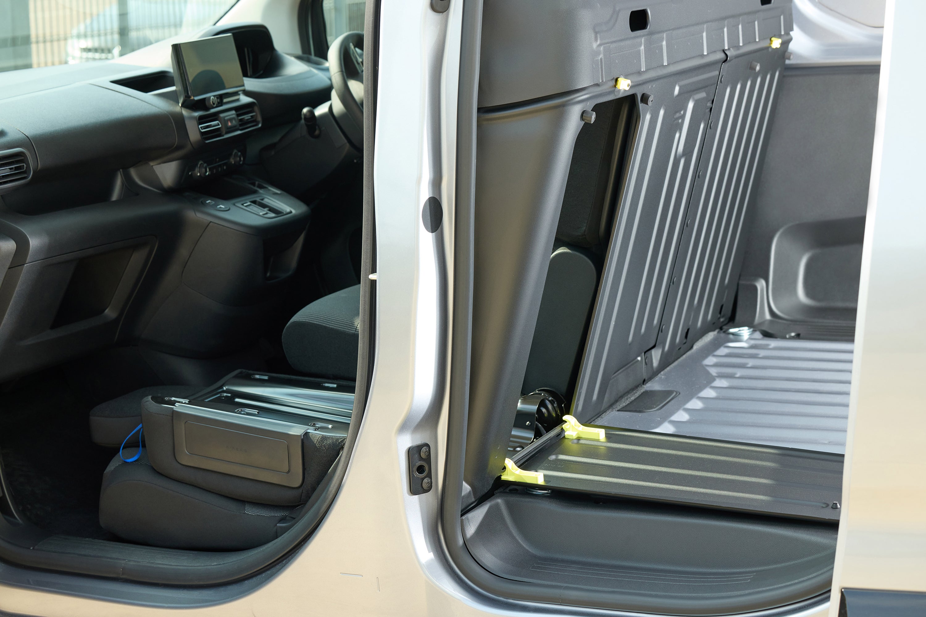 Peugeot Partner Van Review 2025: Price, specs & load capacity | heycar UK