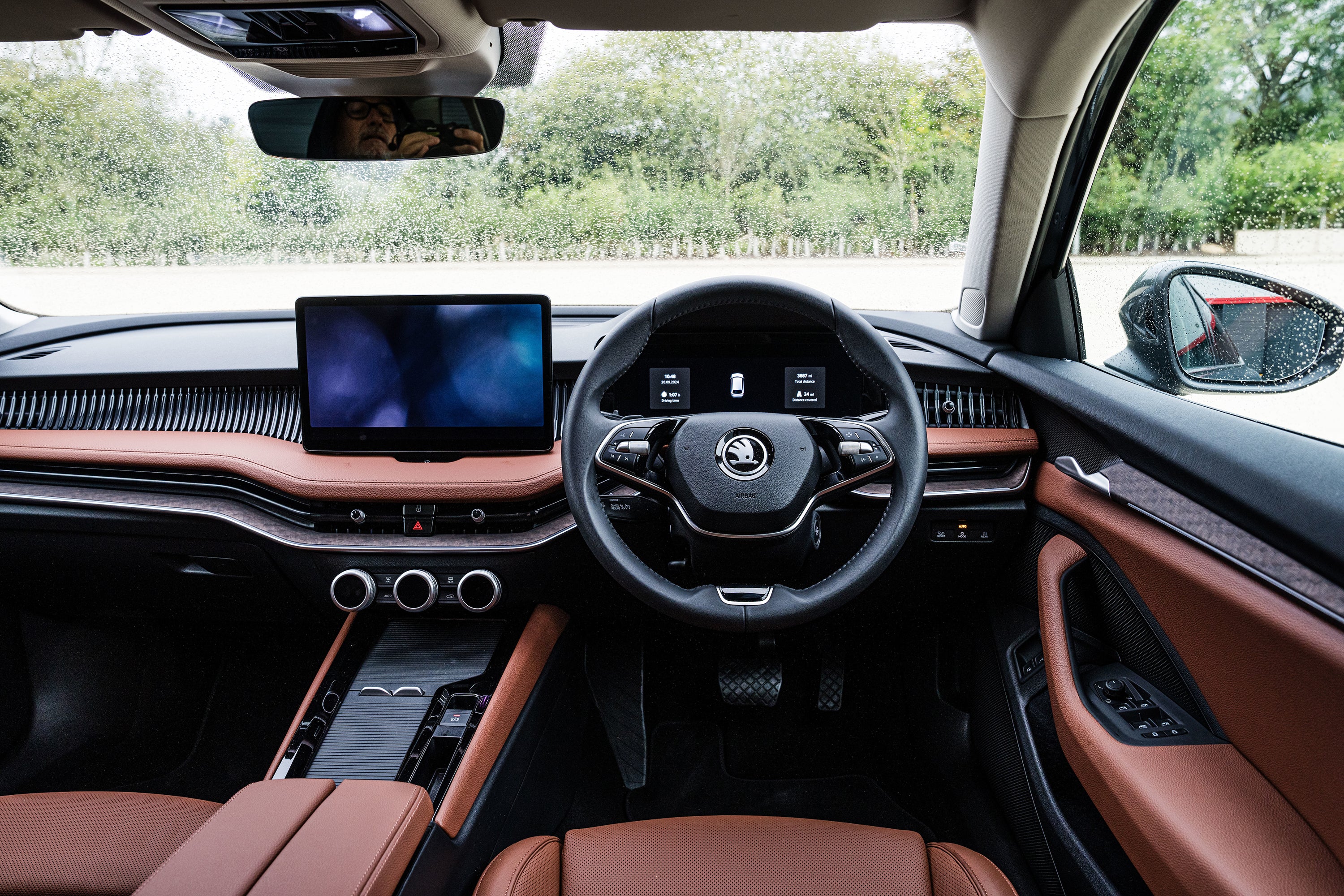 Skoda Superb Estate Review 2025: Price, specs & boot space | heycar UK