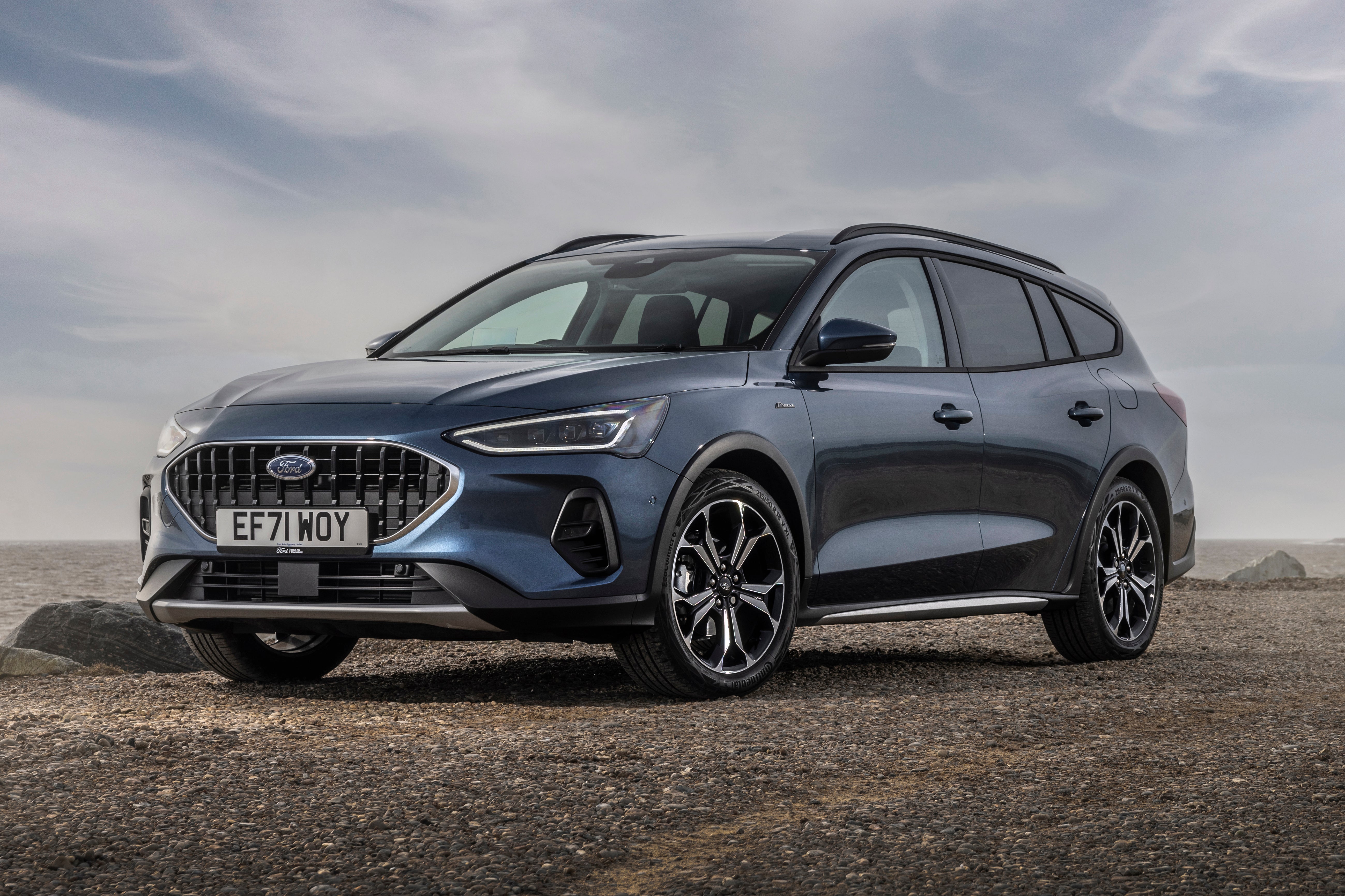 Ford Focus Estate Review 2025: Price, specs & boot space | heycar UK