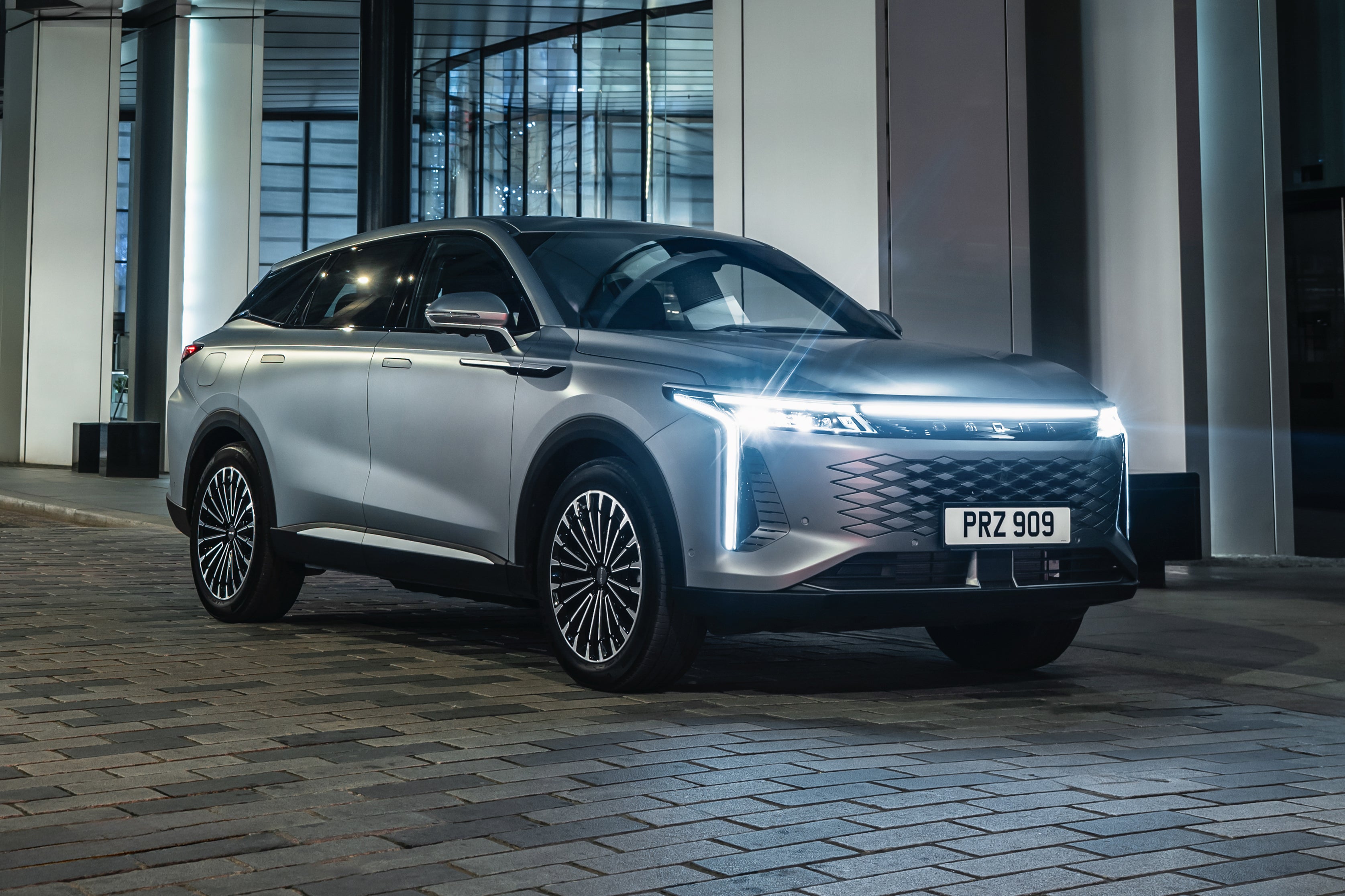 Omoda 9 Review 2025: Price, specs & boot space | heycar UK