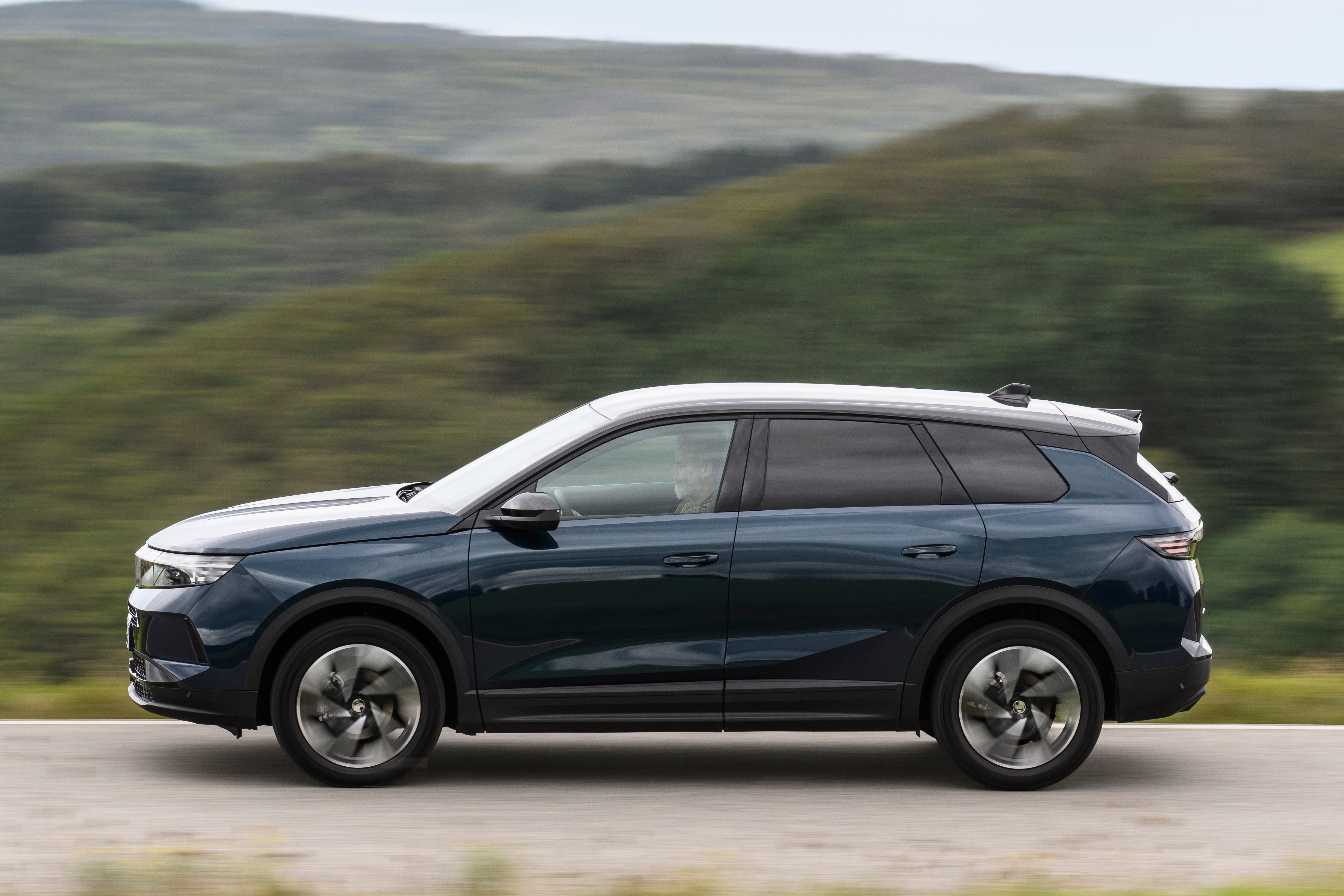 Vauxhall Grandland Review 2025: Price, specs & boot space | heycar UK