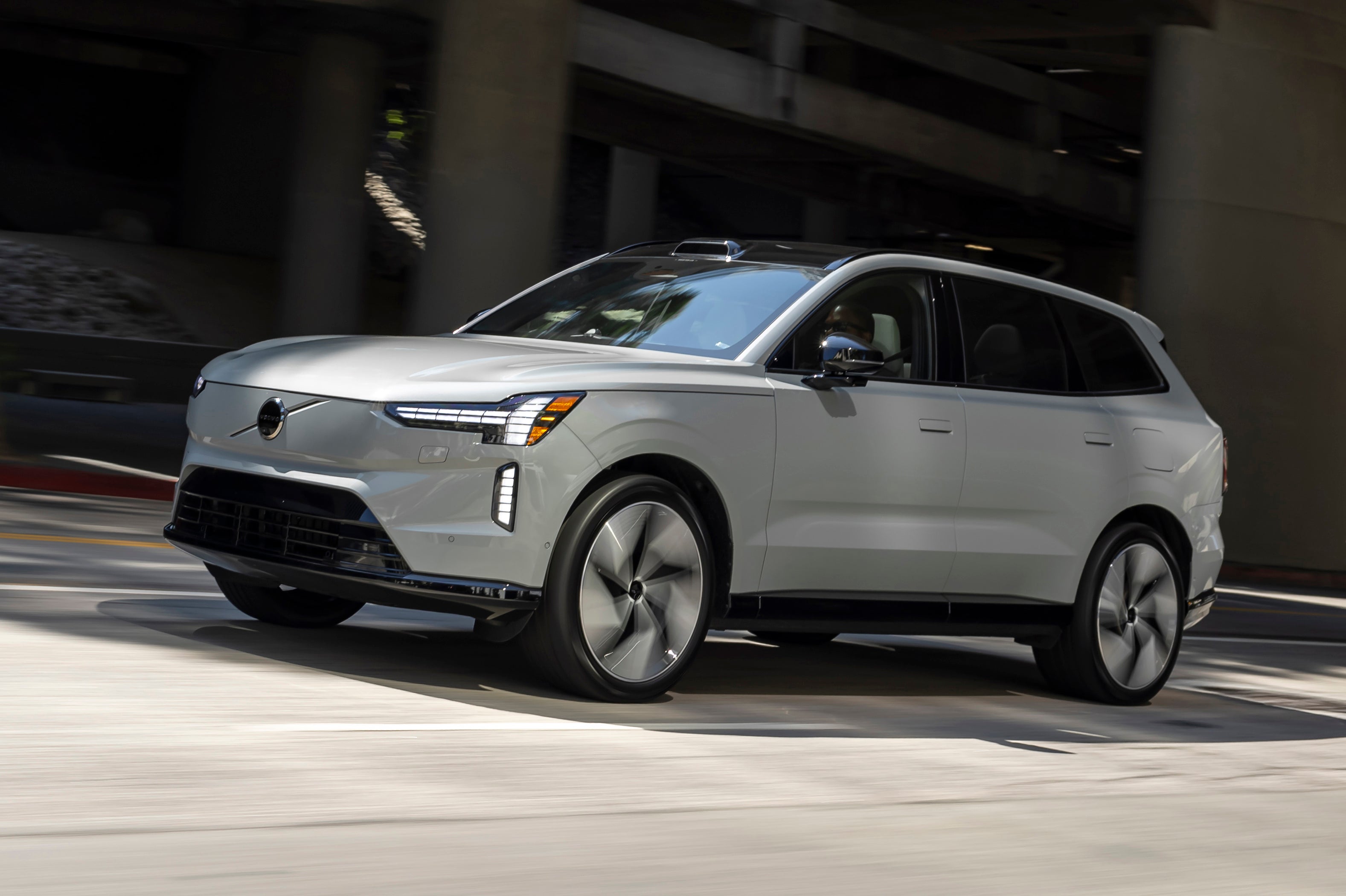 Volvo EX90 Review 2025: Price, specs & boot space | heycar UK