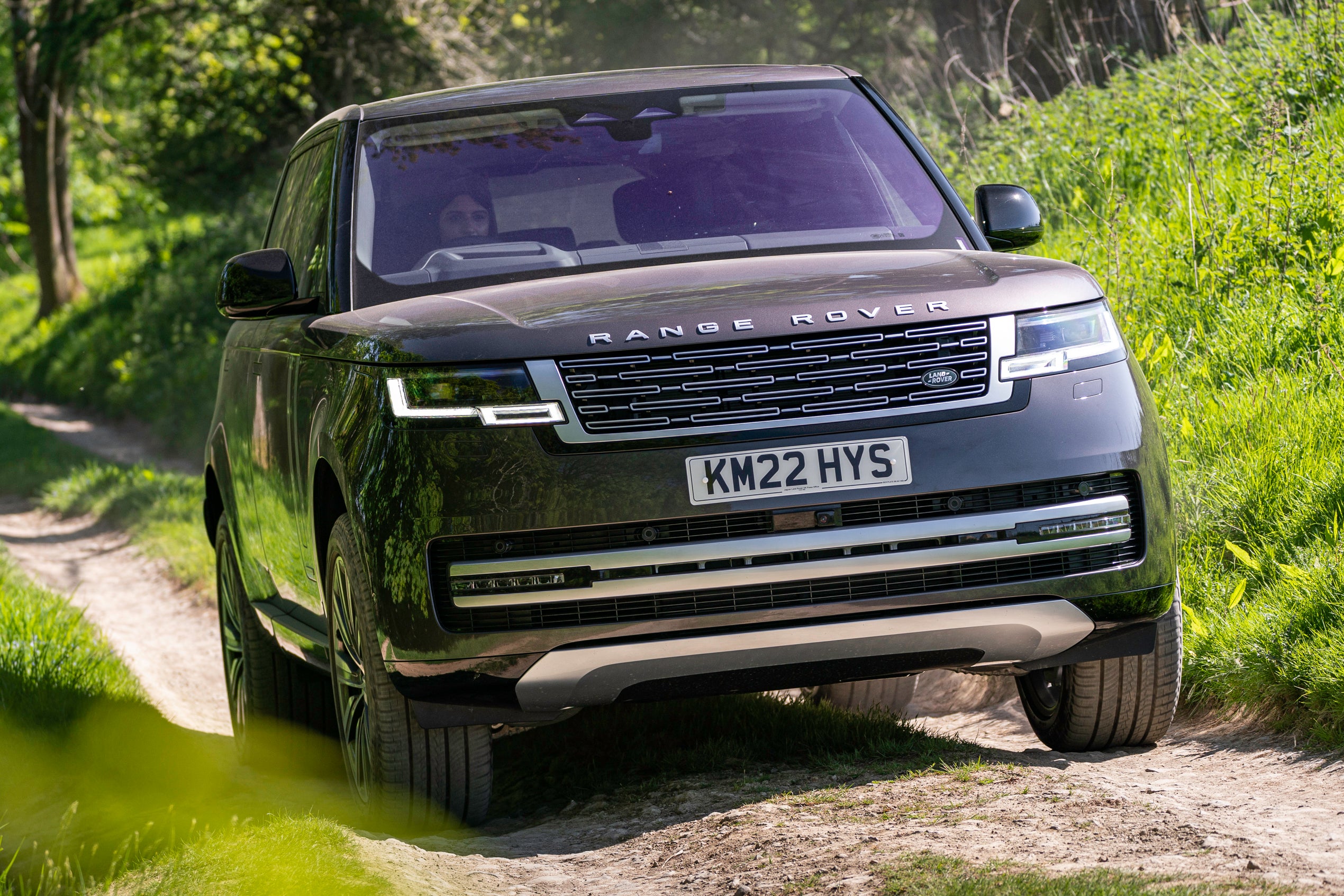 Range Rover Review 2025: Price, specs & boot space | heycar UK