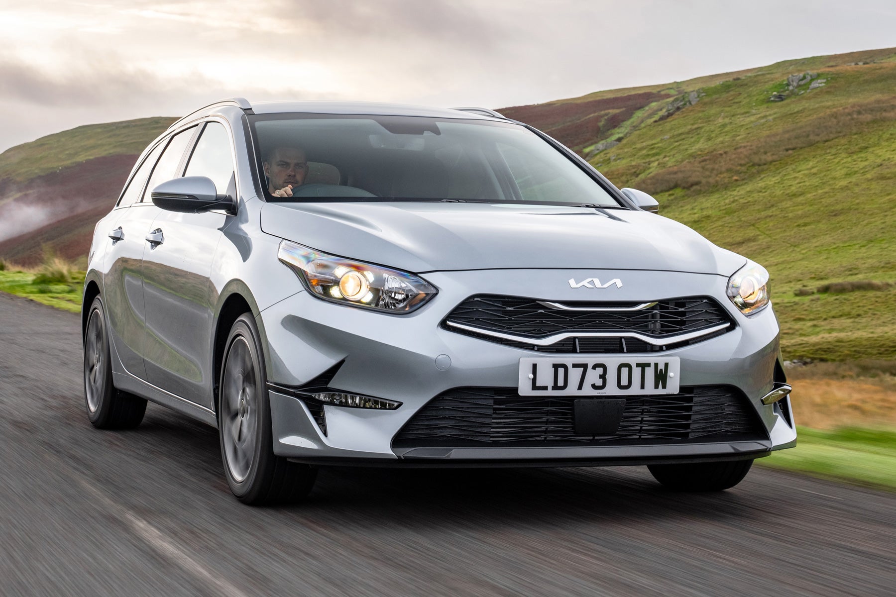 Kia Ceed Sportswagon Review 2025: Price, specs & boot space | heycar UK