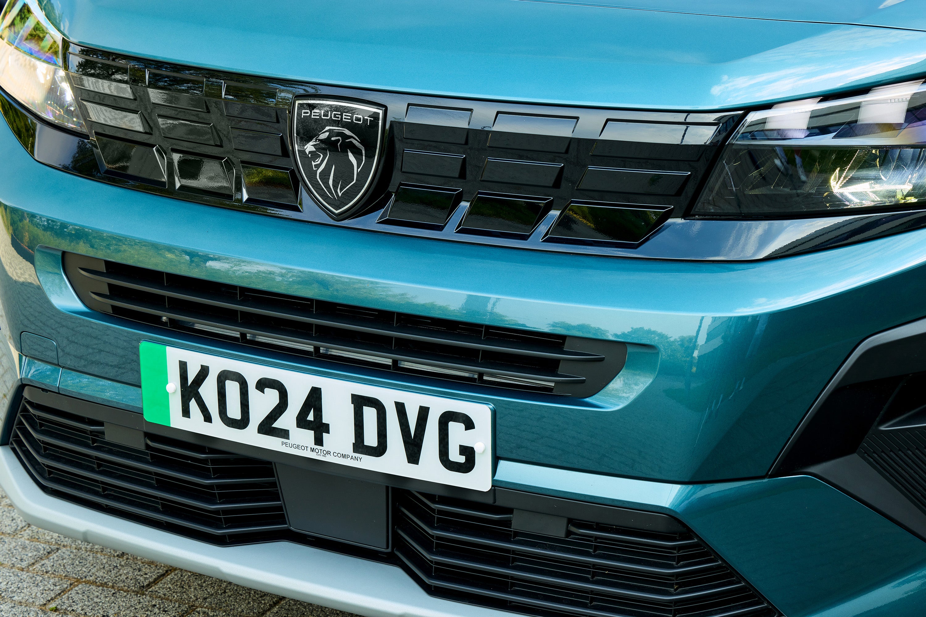 Peugeot e-Rifter Review 2025: Price, specs & boot space | heycar UK