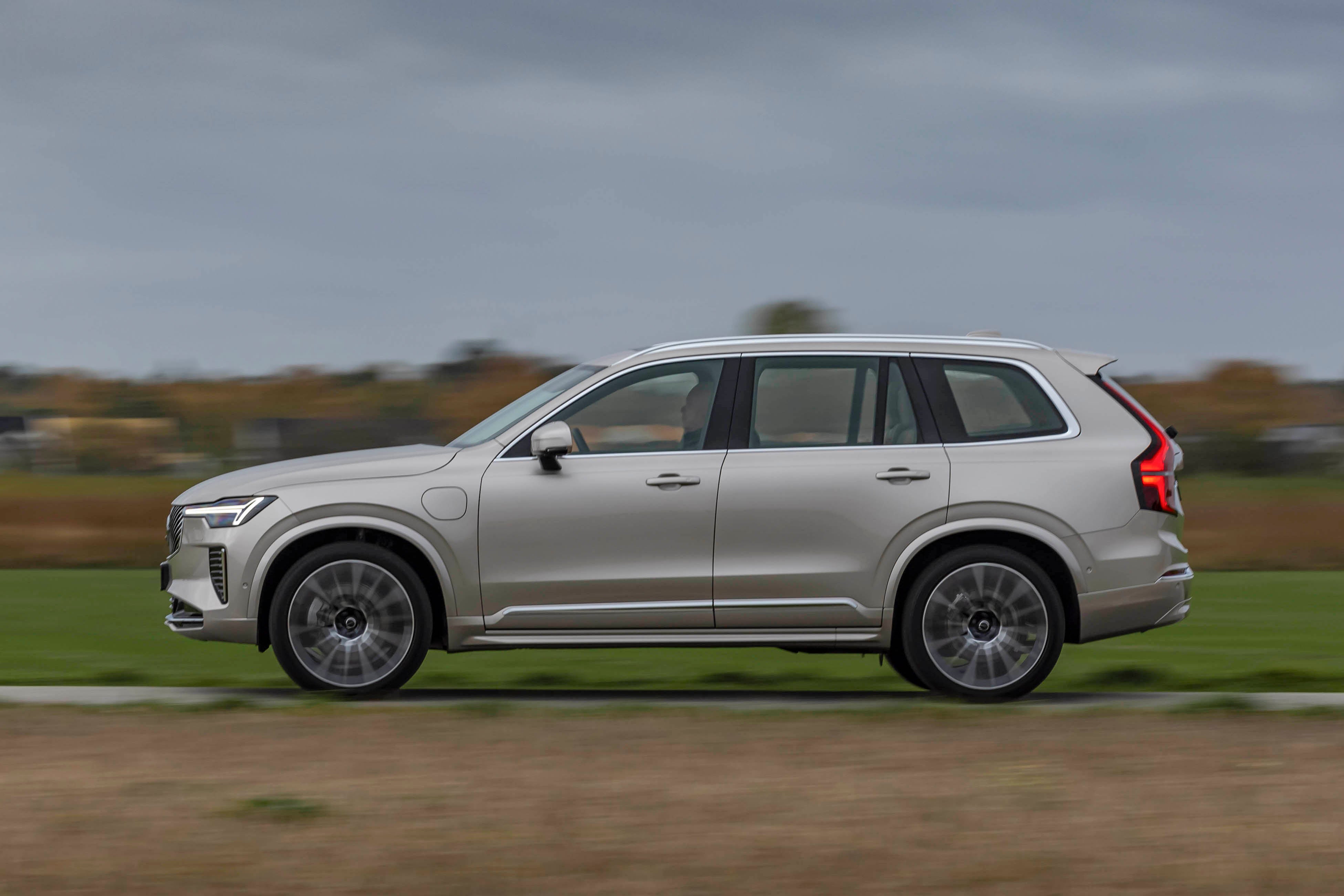 Volvo XC90 Review 2025: Price, specs & boot space | heycar UK
